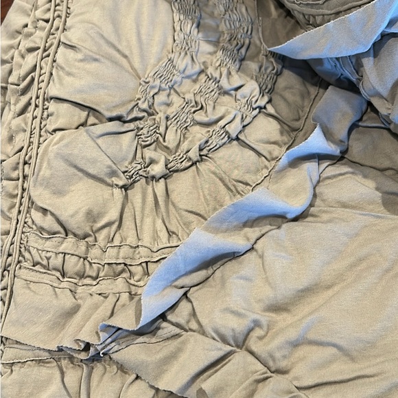 Anthropologie | Bedding | Anthropologie Gorgeous Rivulets Queen Quilt ...